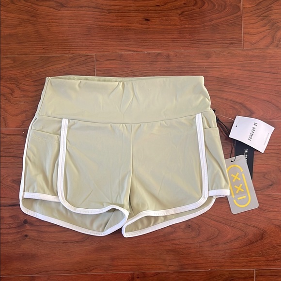 Forever 21 | Shorts | Nwt Forever 2 Technical Active Pistachio White ...